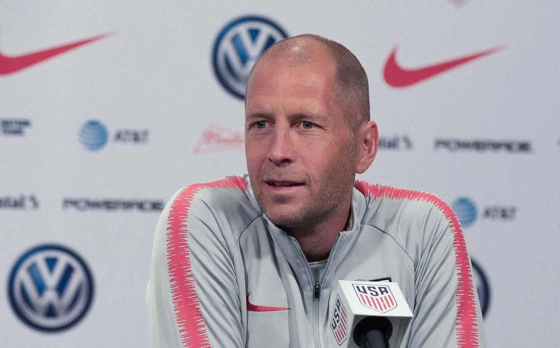 Técnico dos EUA admite ter agredido esposa: 'Chutei as pernas'