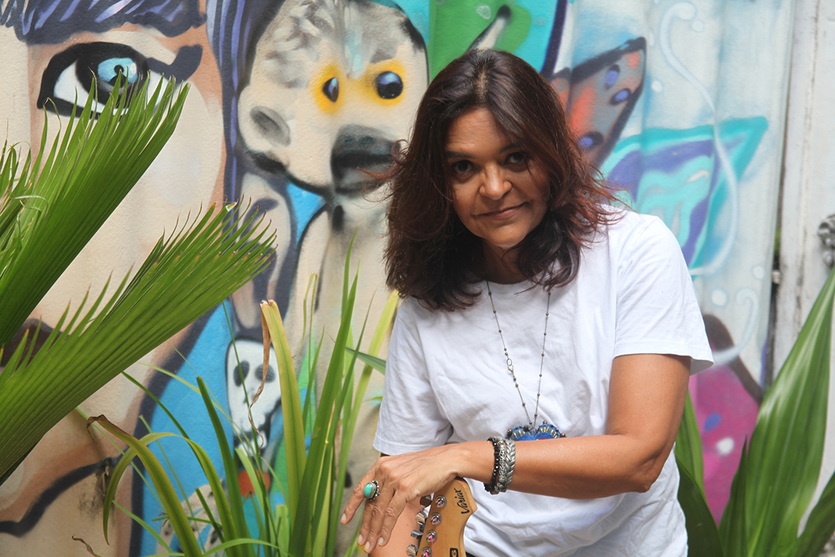 Sylvia Patricia leva show Existe Amor em SP para Casa Rosa