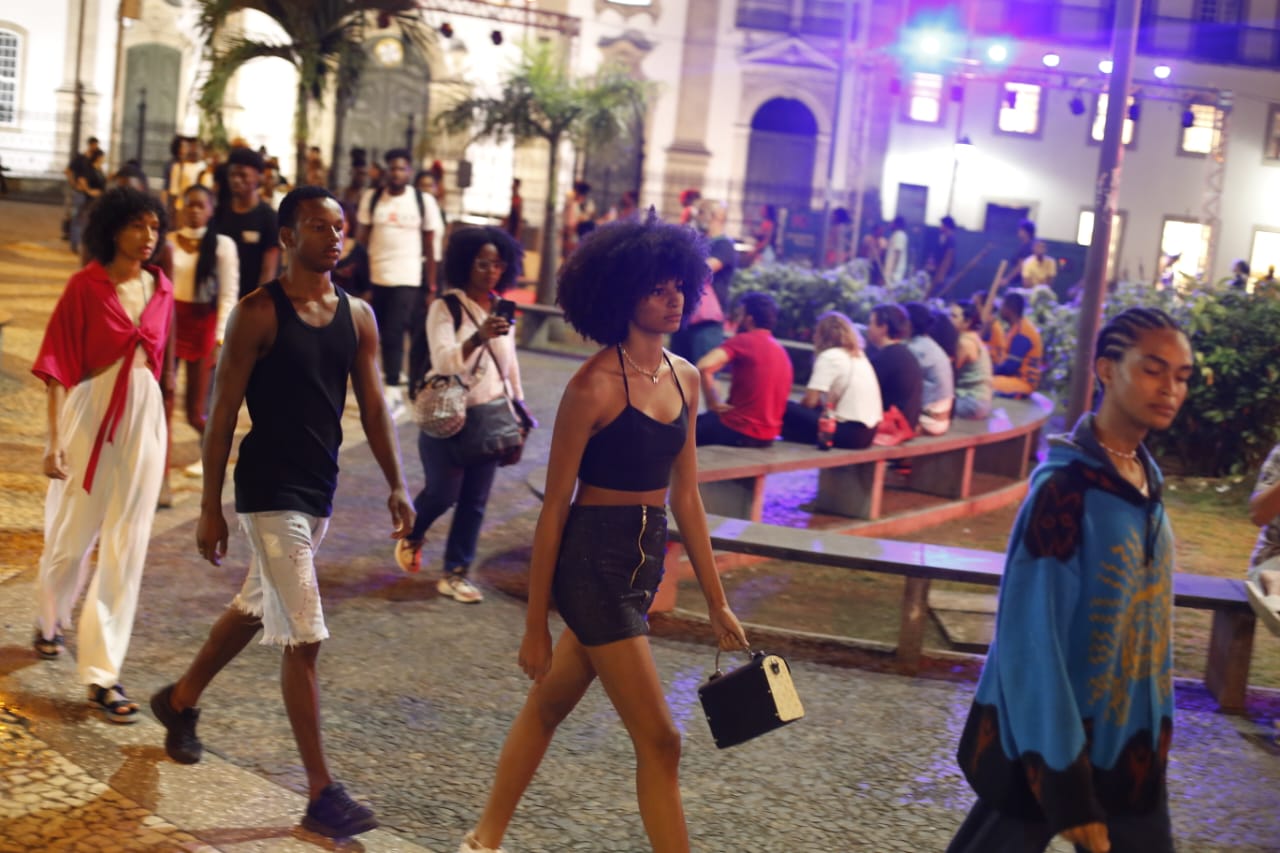 Jornal Correio Elenco Do Afro Fashion Day Realiza último Ensaio Antes De Desfile