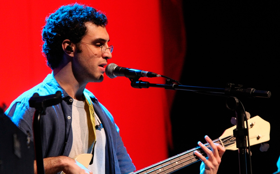 Zeca Veloso, o filho de Caetano que criou o hit 'Todo Homem' | Jornal ...