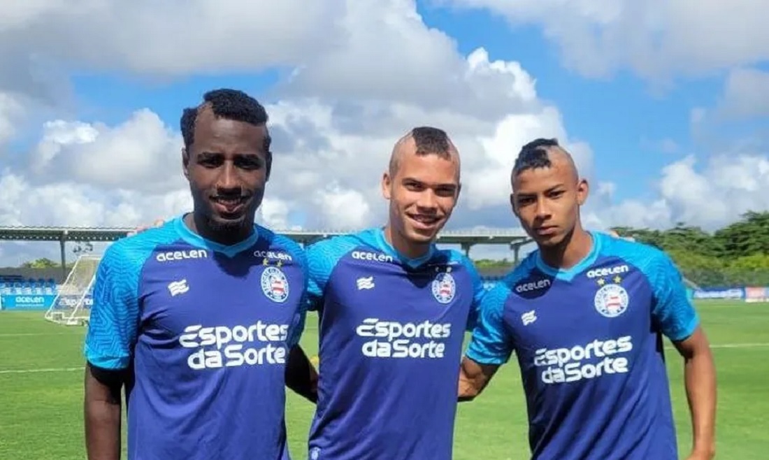 Atacante Jacaré aplica trote em jogadores da base do Bahia | Jornal Correio