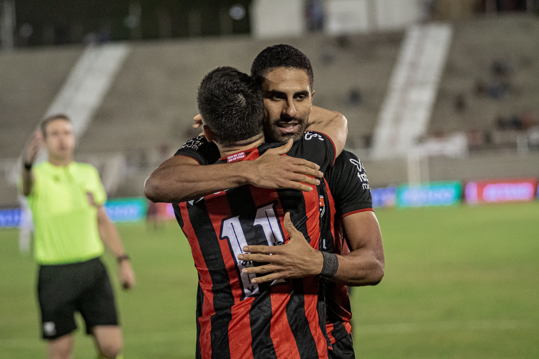 Maior goleador da Série B, Vitória tem veteranos no comando do ataque ...