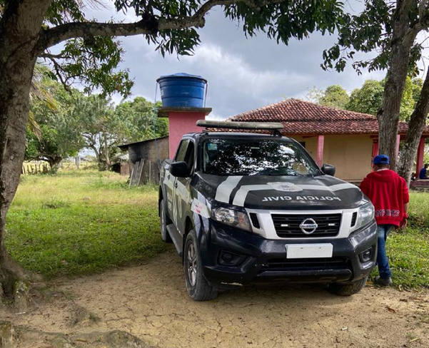 Polícia prende casal suspeito de matar trabalhador rural em Eunápolis ... Polícia prende casal suspeito de matar trabalhador rural em Eunápolis ...