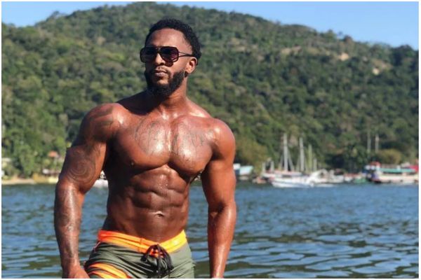 Homem tira mulher e filha de apartamento em chamas, volta para salvar ...