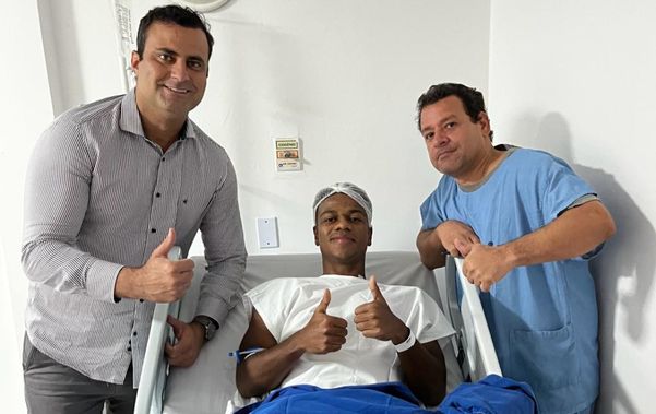 Cirurgia de Felipe Vieira é bem-sucedida; lateral do Vitória só volta ...