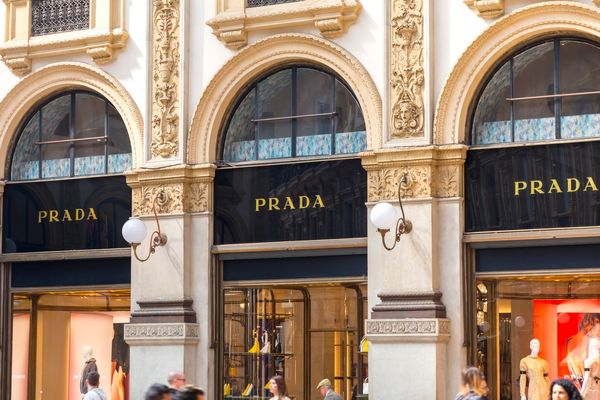 Nasa se alia à grife luxo Prada para desenhar trajes para missão à Lua ...