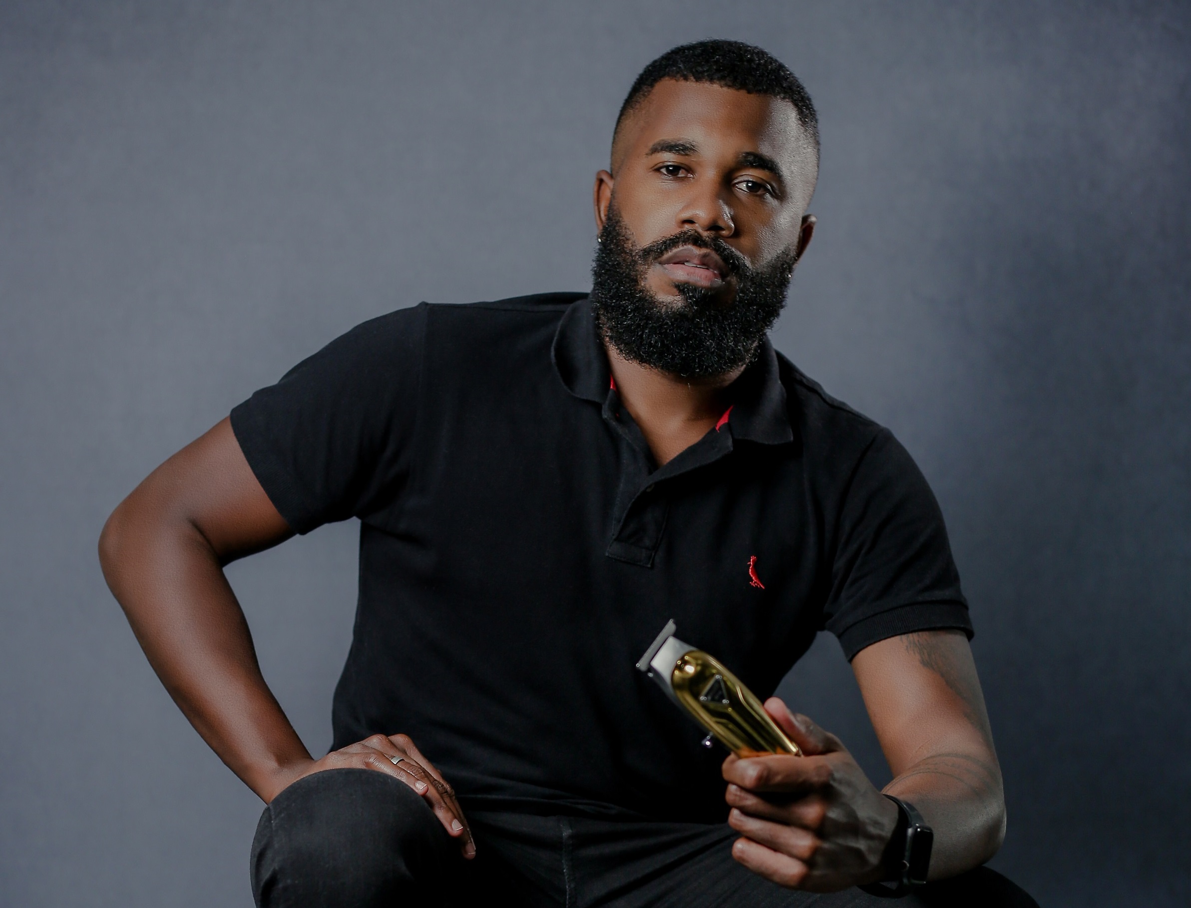 Conheça o barbeiro que viraliza nas redes cortando cabelo de anônimos ...