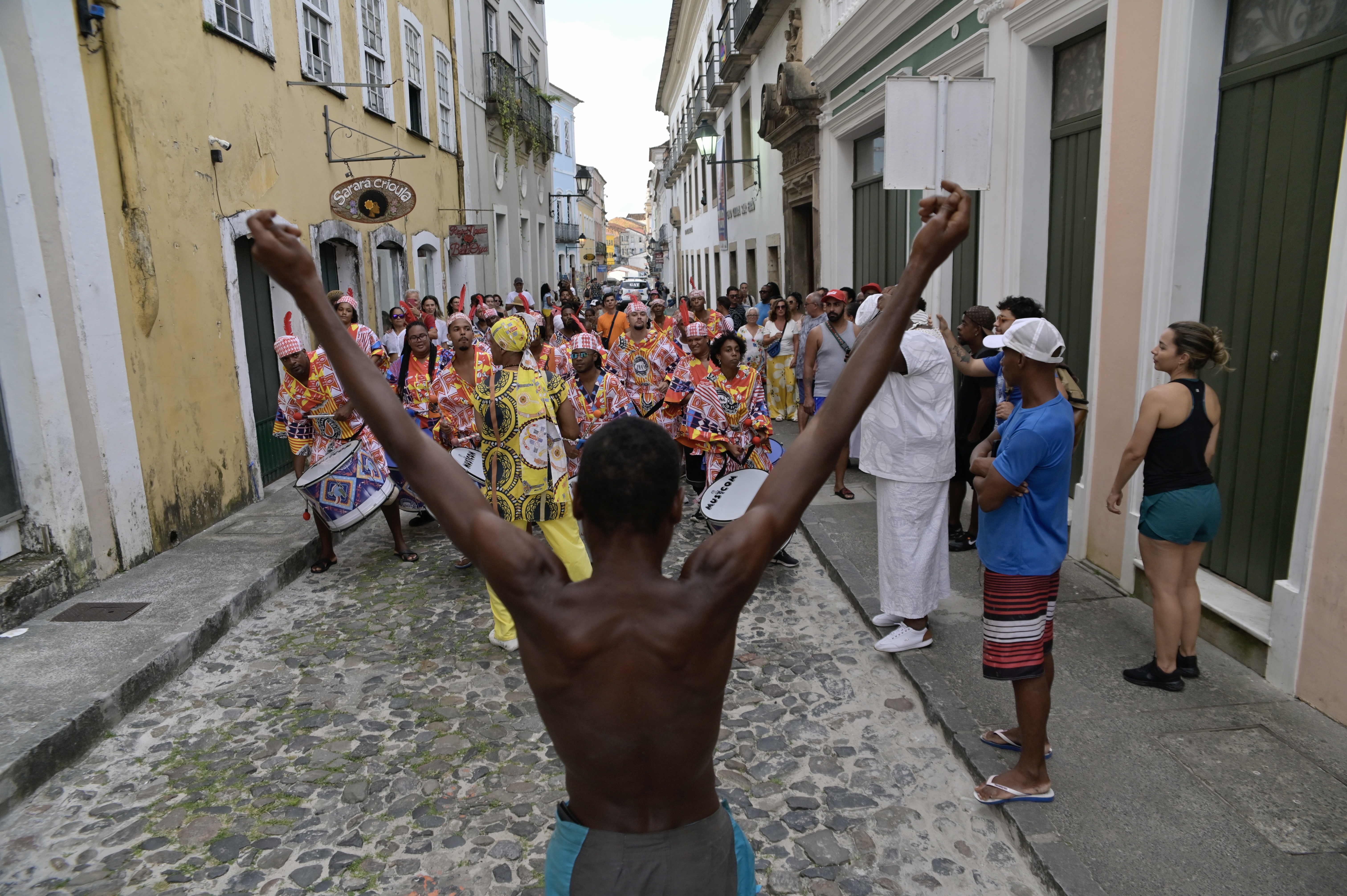 Cortejo Afro agita ruas do Pelourinho no Dia dos Comerciários | Jornal ...