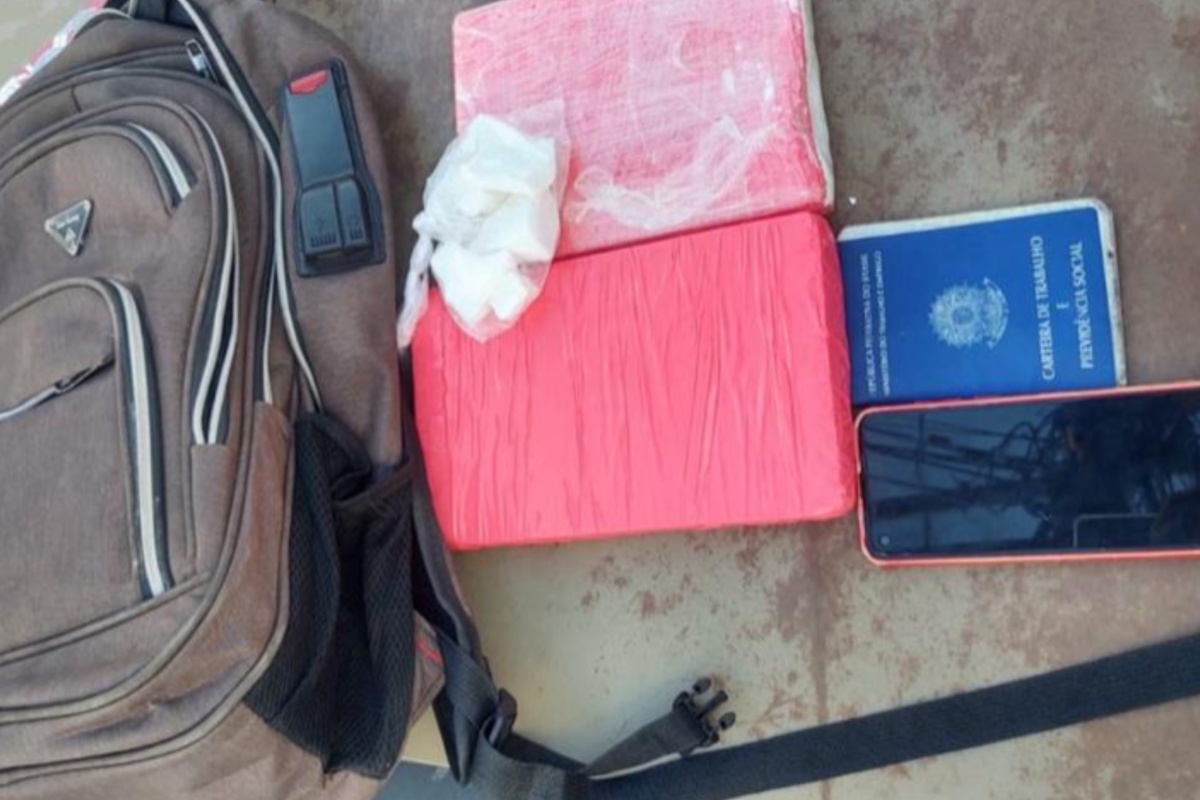 PMs apreendem 2 kg de cocaína com passageiro de carro por aplicativo no ...