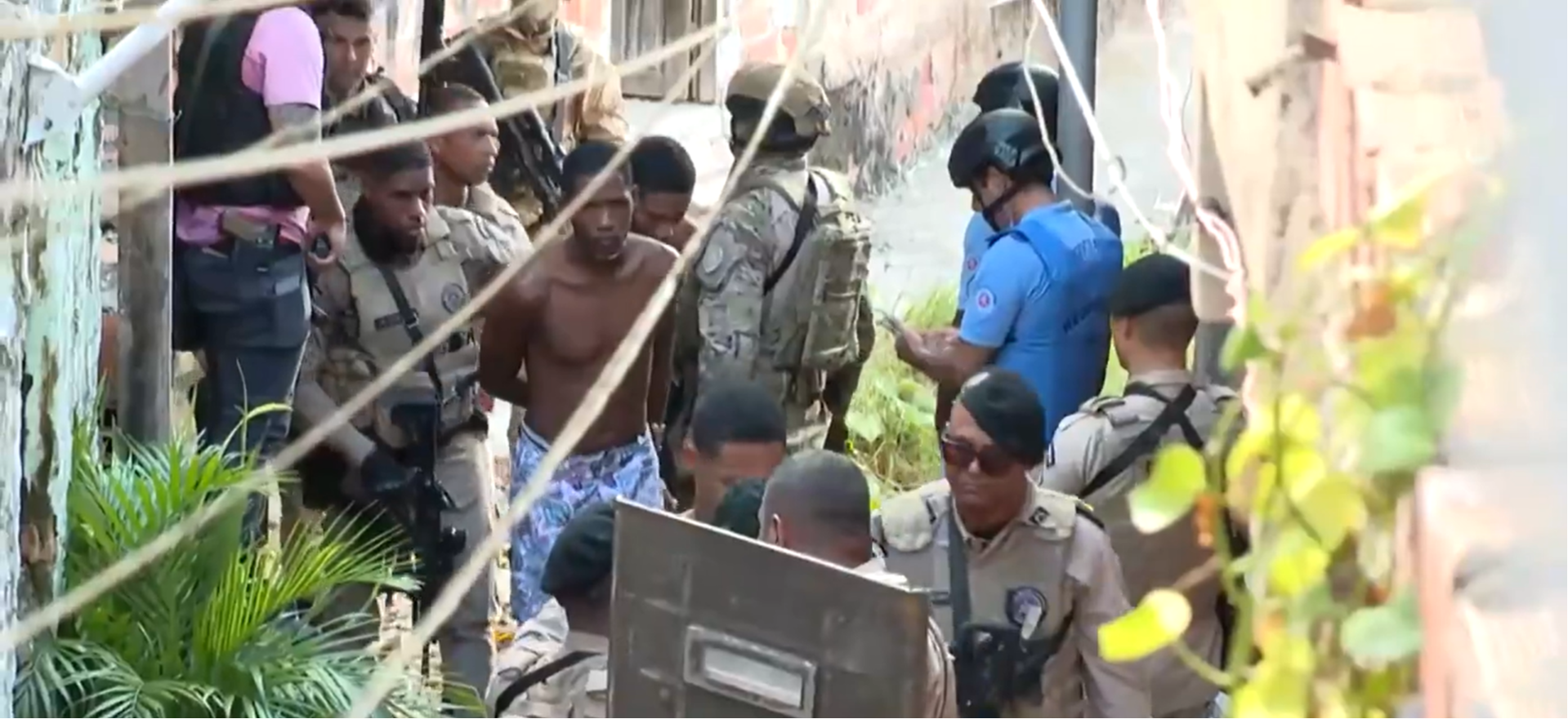 Jornal Correio Polícia Prende Quatro Suspeitos Que Fizeram Moradores