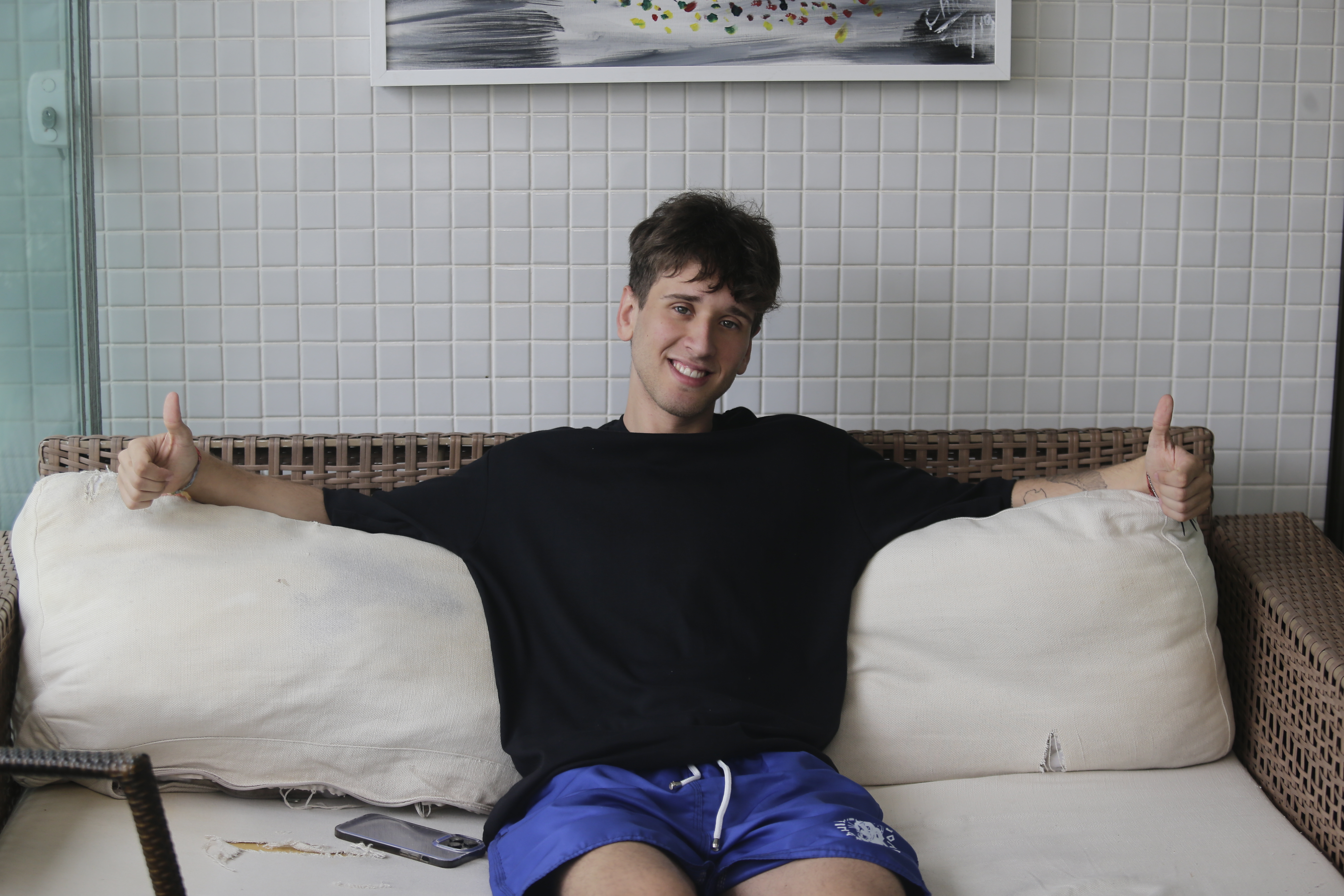 Inglês que faz sucesso com gírias da Bahia estudou no Sartre e tem ...