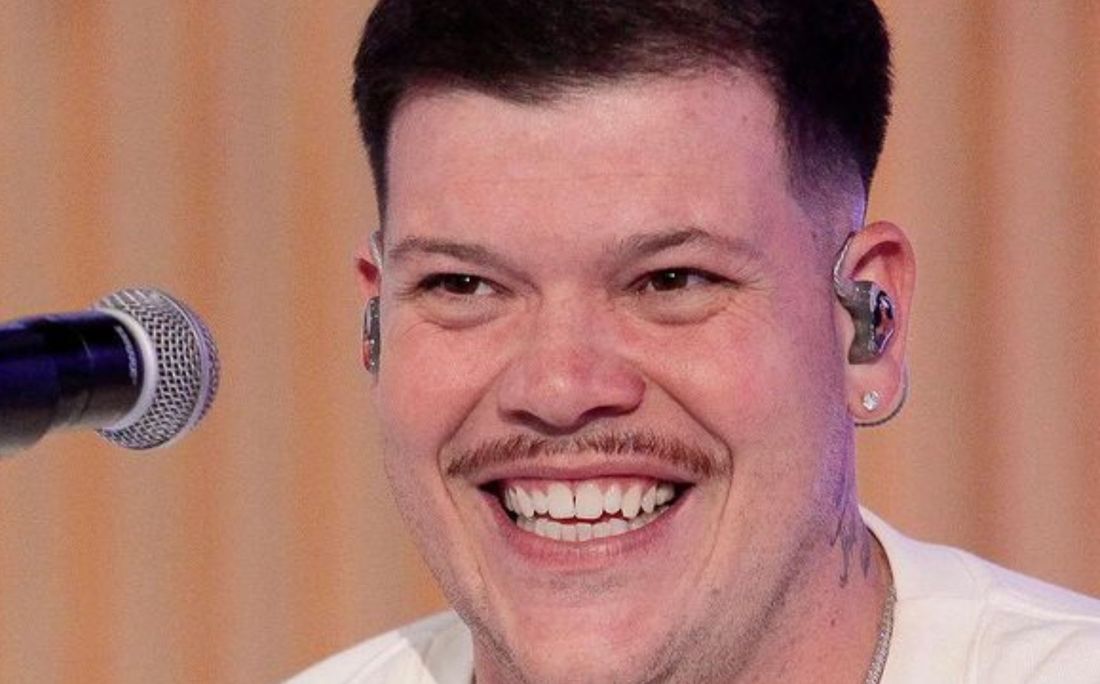 Cantor Ferrugem surpreende ao aparecer sem camisa e com 33kg a menos ...