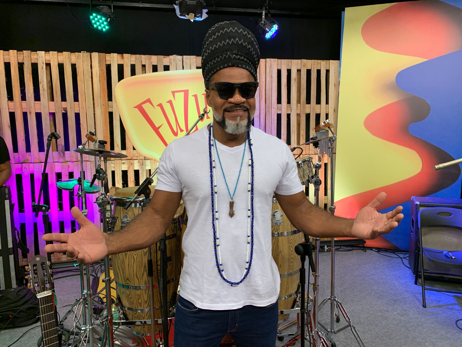 Carlinhos Brown celebra reabertura do Candyall Guetho Square e 40 anos ...