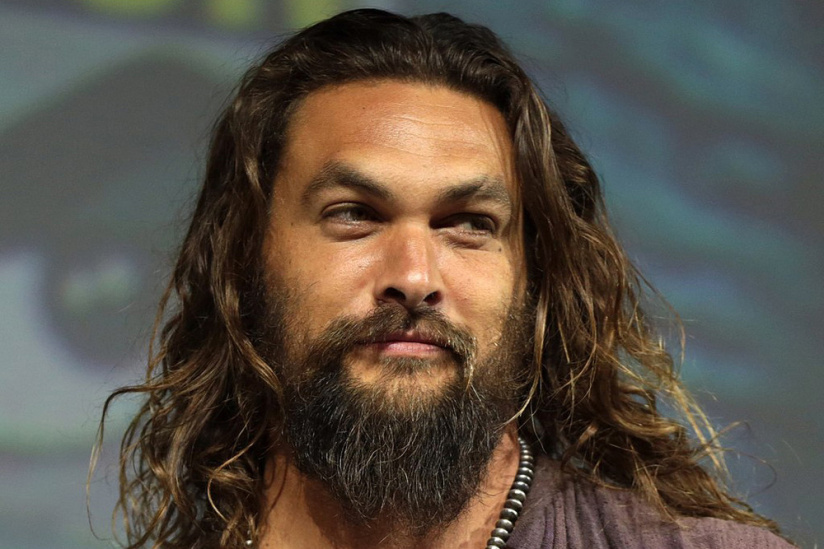 Jason Momoa raspa barba após 6 anos e choca fãs com novo visual; veja ...