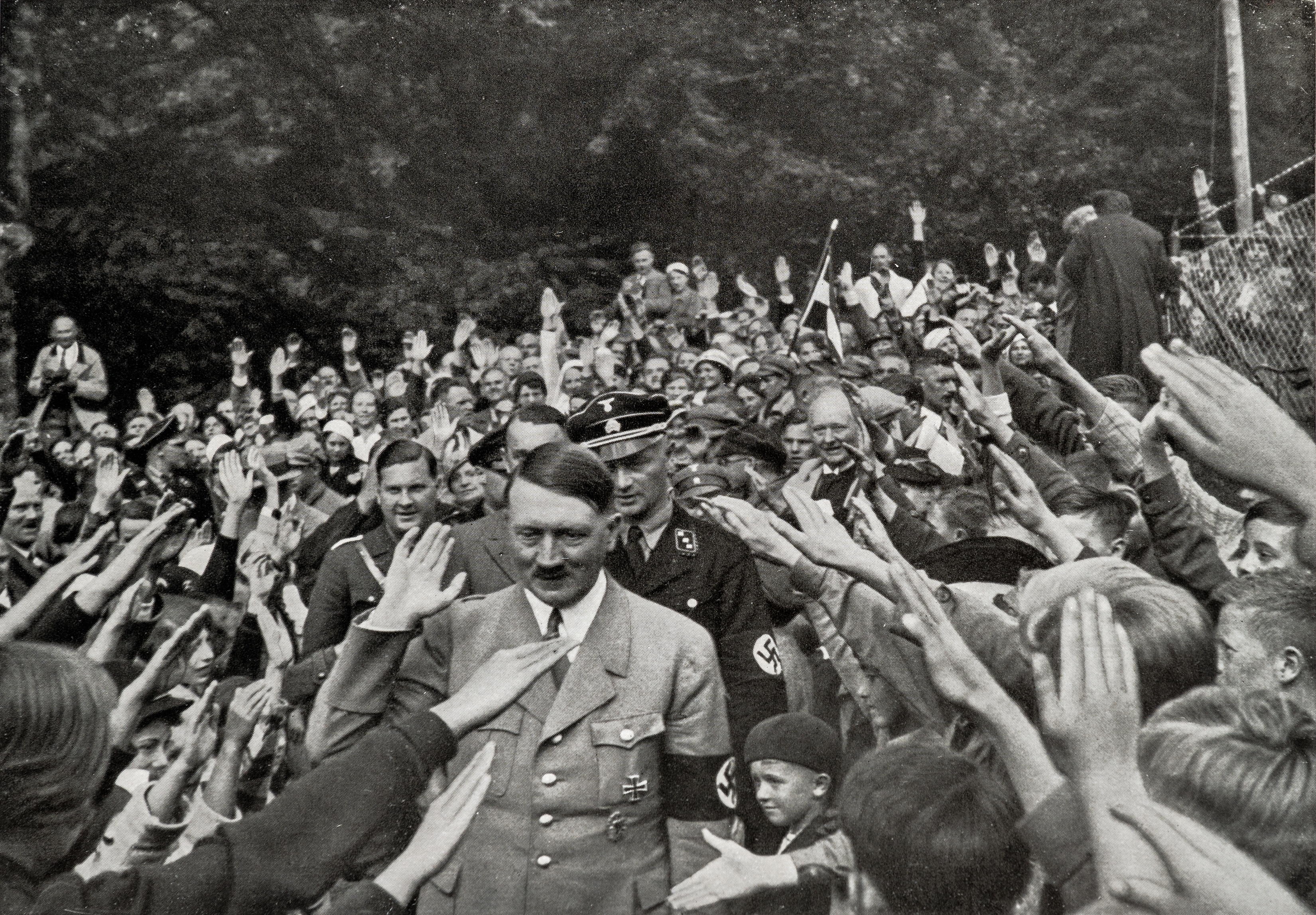 Documentos revelam que EUA investigaram possível fuga de Hitler para ...