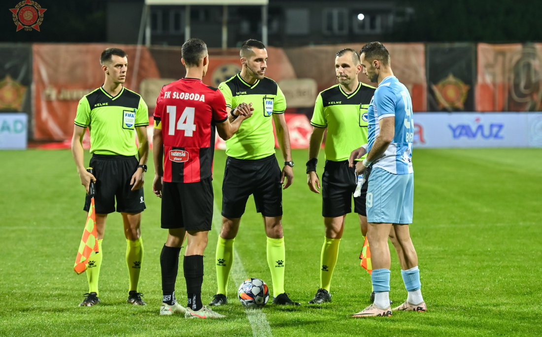 Veja qual foi a punição dada ao time que abandonou jogo após árbitro se ...