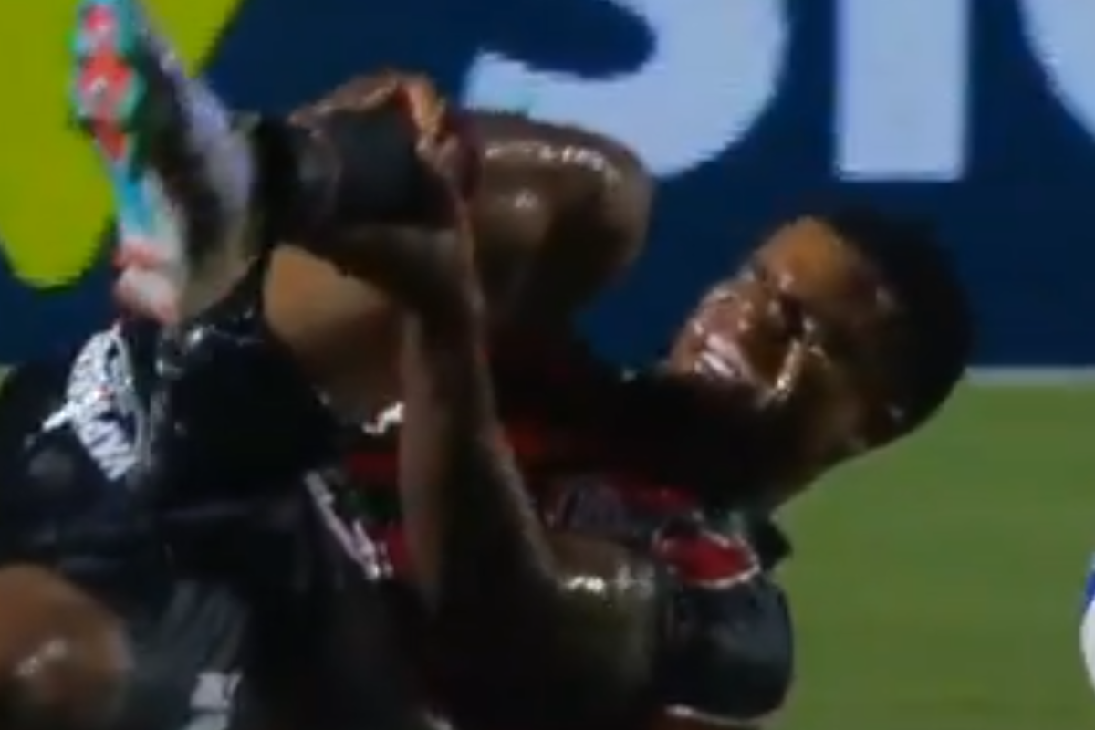 Jamerson sofre lesão grave durante jogo do Vitória e sai de ambulância | Jornal Correio