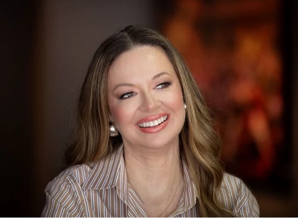 Isabela Suarez toma posse como presidente da Associação Comercial da ...