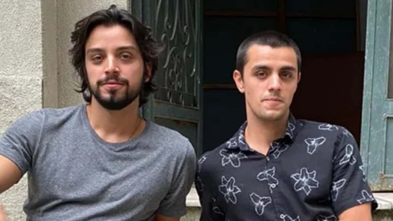 Rodrigo Simas fala sobre bissexualidade e convívio com irmão evangélico ...