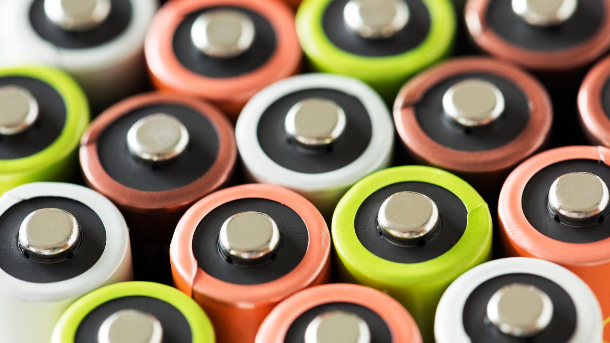 Como saber em 5 segundos se uma pilha ainda tem energia? Veja truque ...