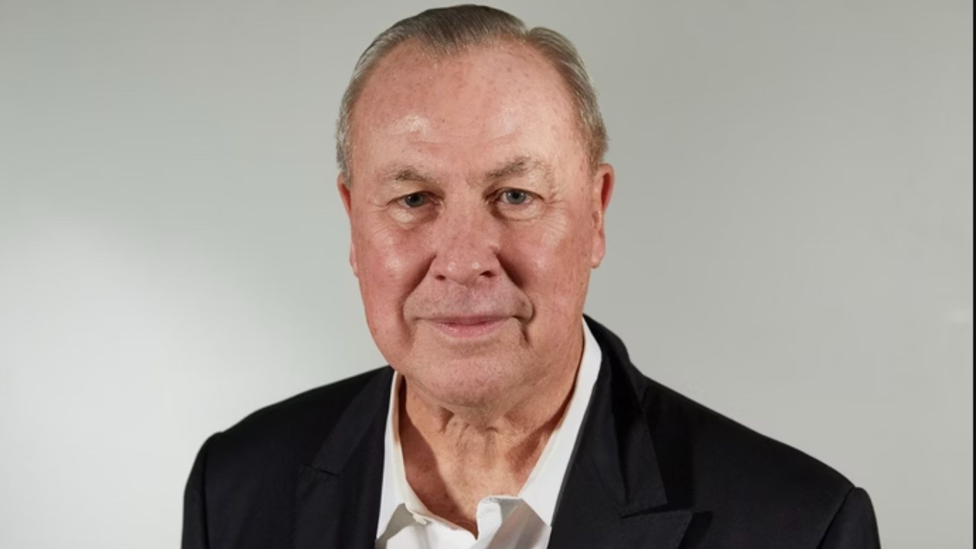 Morre Bob Wilson, um dos principais diretores de teatro do mundo, aos ...