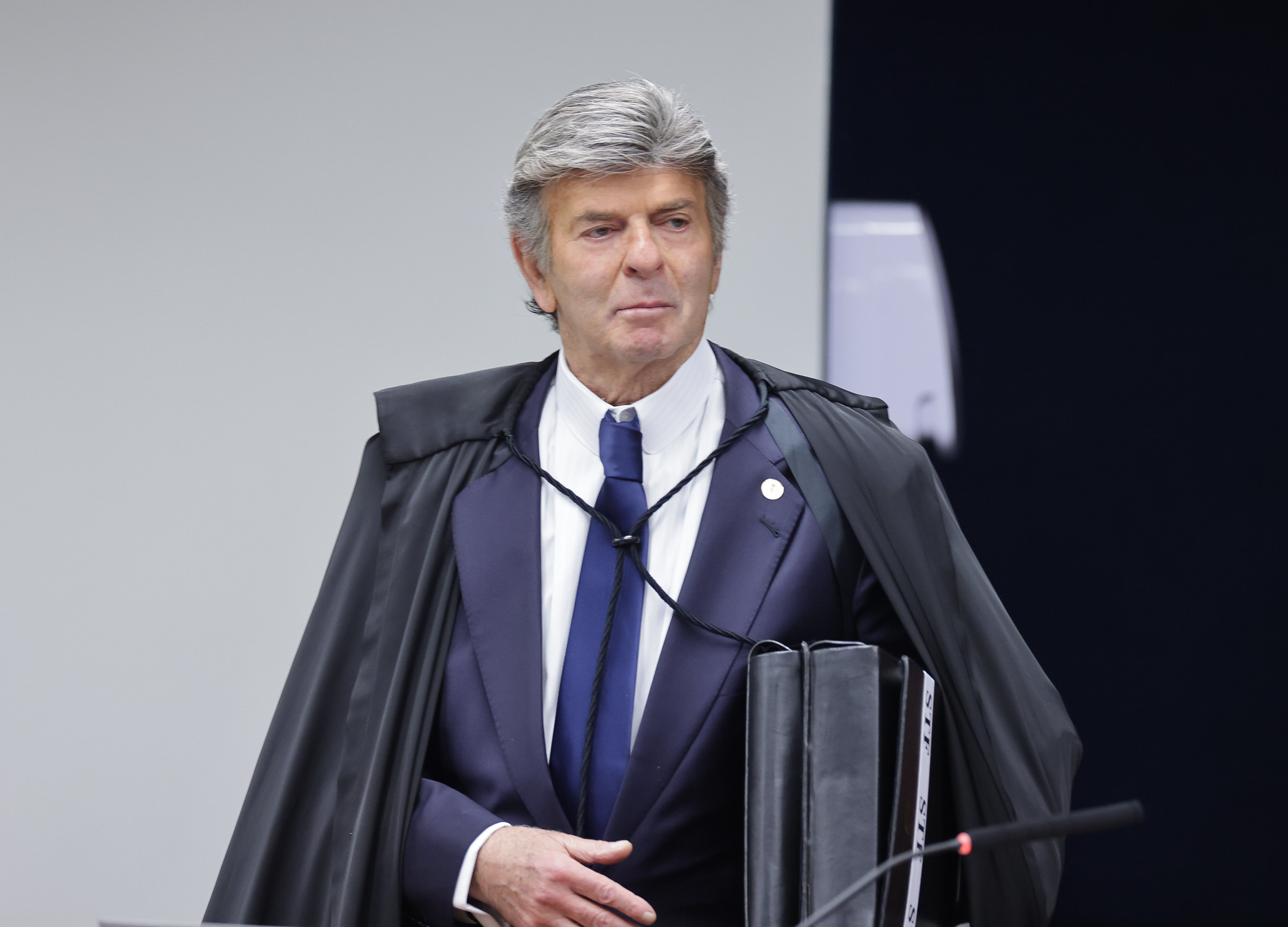 Fux vota por absolver Bolsonaro e réus do crime de organização ...